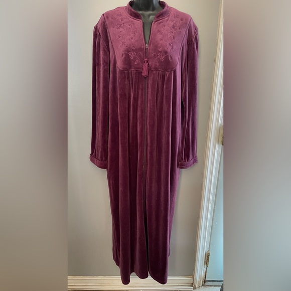 Amanda Stewart | Intimates & Sleepwear | New Vintage Amanda Stewart ...